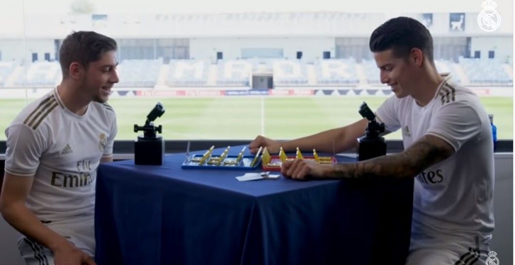 Valverde comete error al eliminar compañero en juego con James Rodríguez