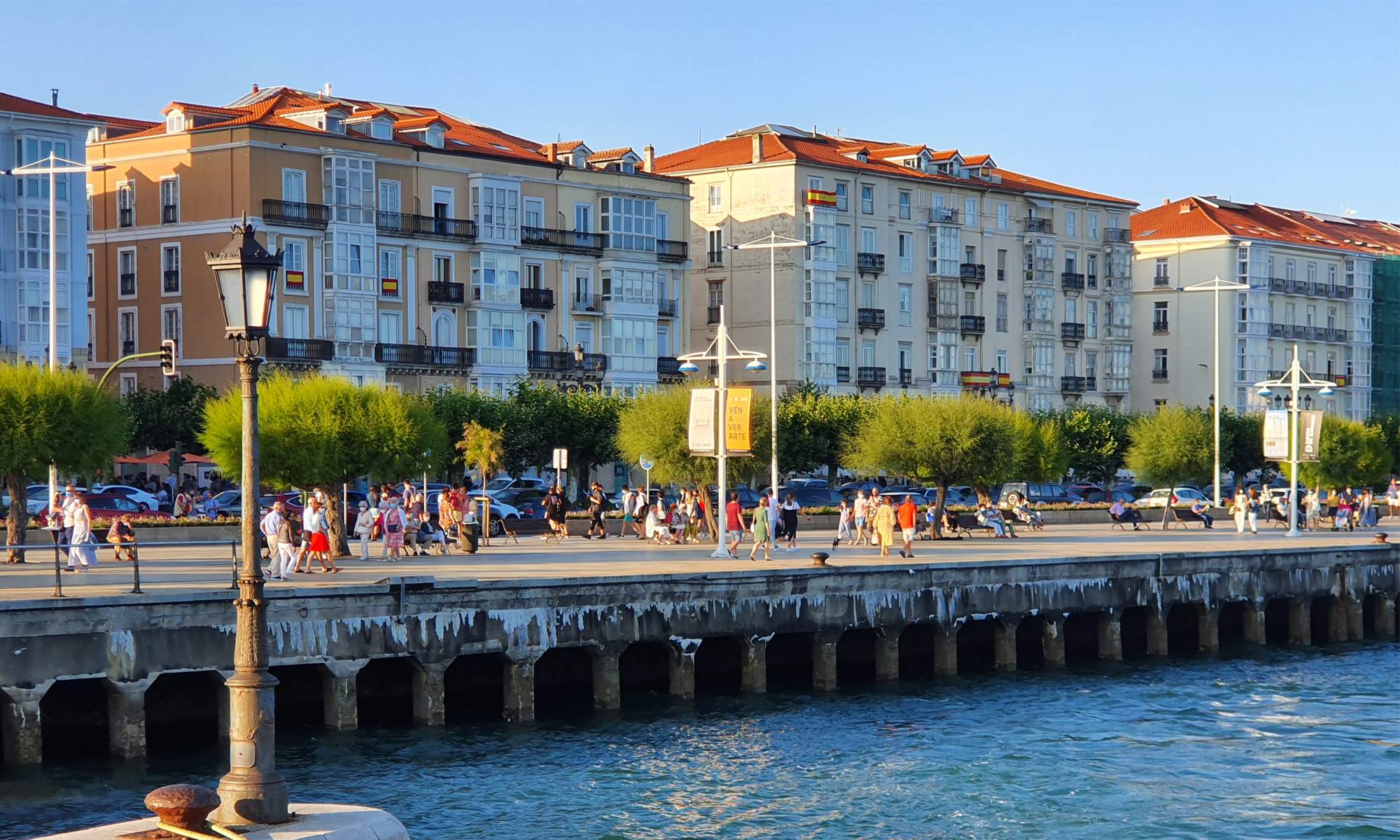 El paseo marítimo perfecto para recorrer a pie: entre palacios del ...